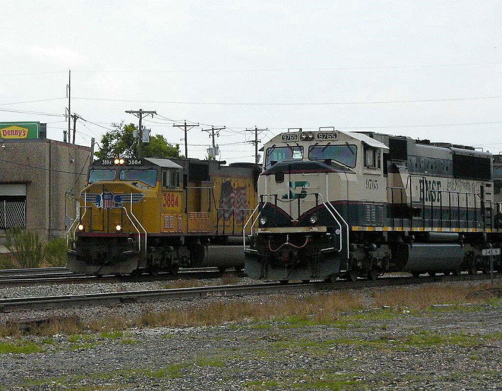 BNSF 9765 & UP 3884